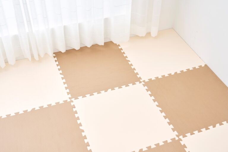 【18選】フローリングの布団下に敷く100均グッズをショップ別に徹底紹介！！ | STERON